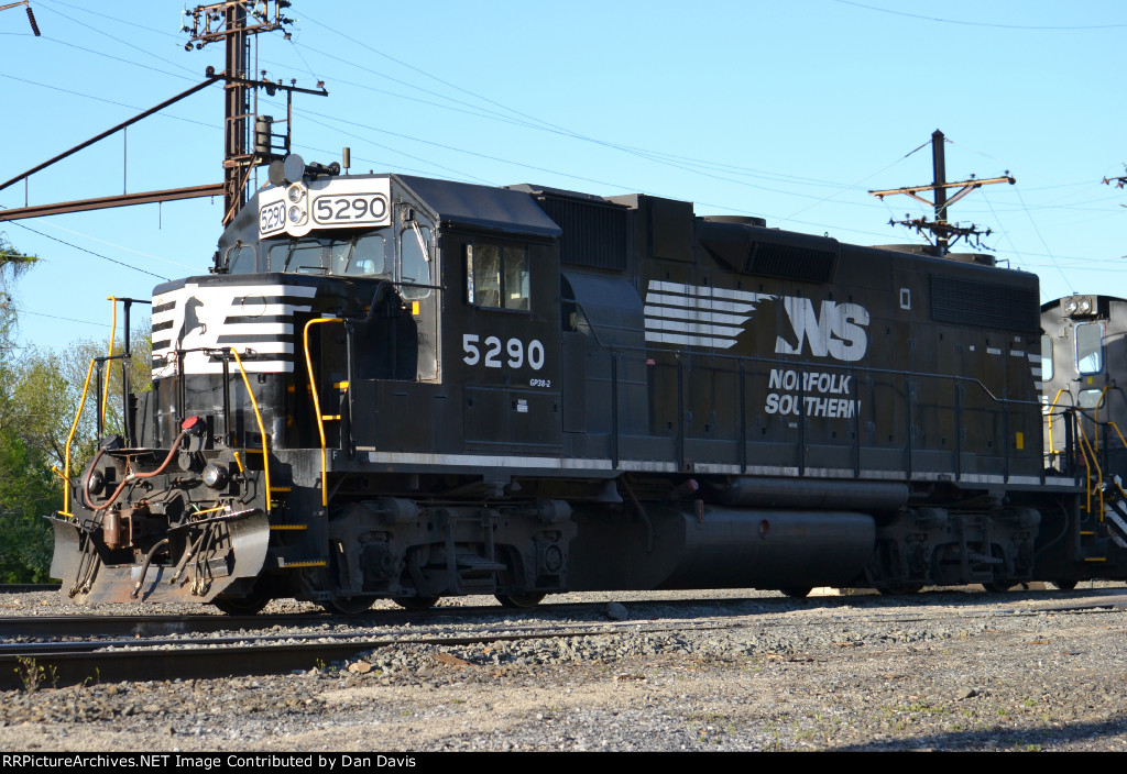 NS GP38-2 5290